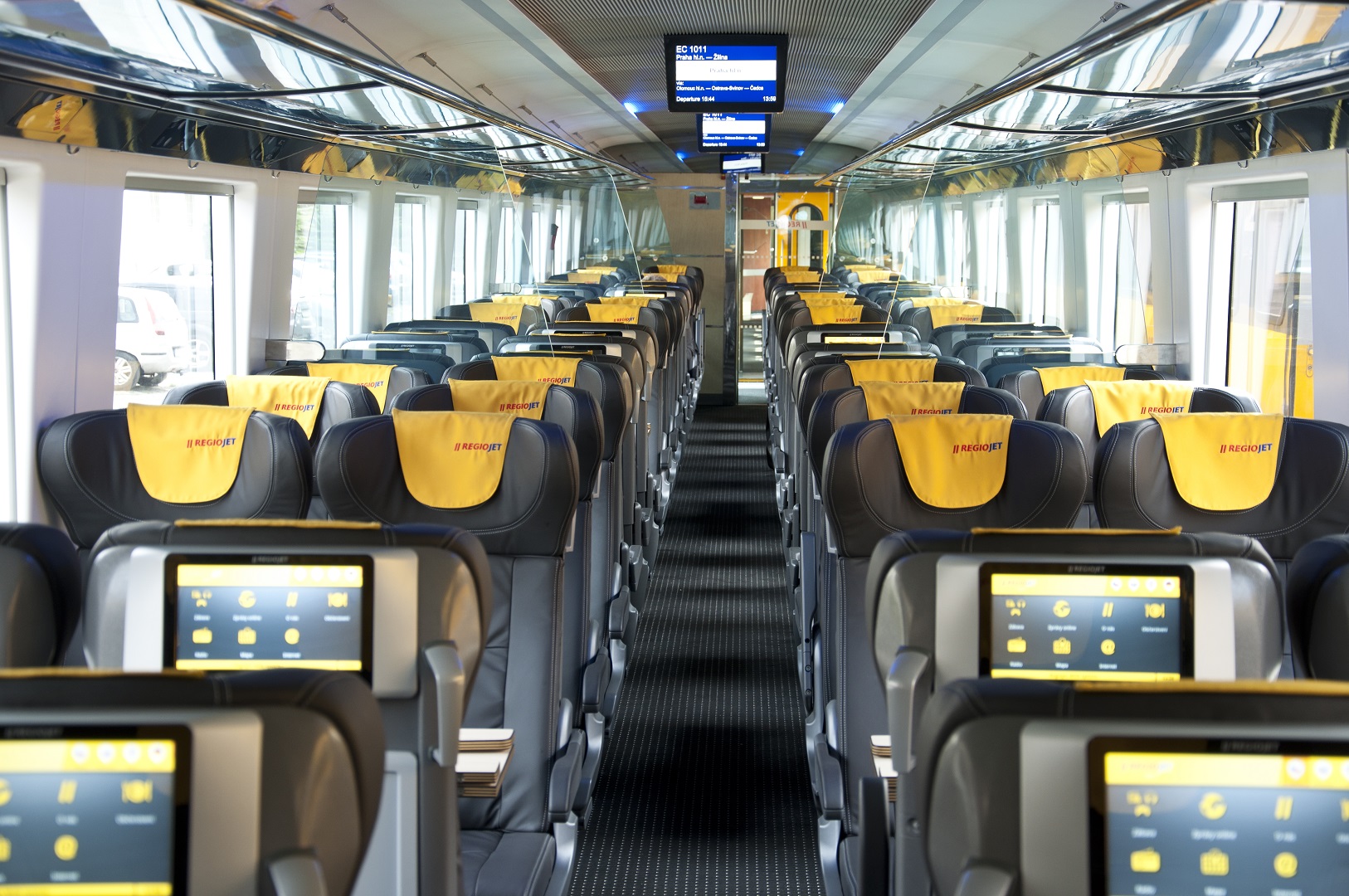 | STUDENT AGENCY | RegioJet představil svou železniční perlu - zbrusu ...